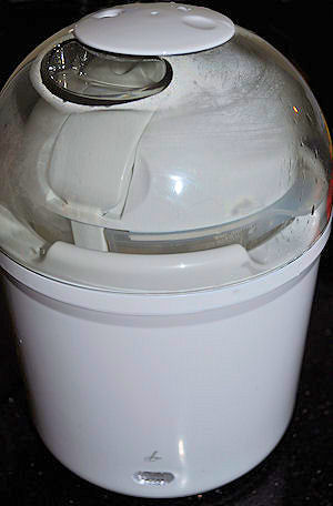 How to make yoghurt at home with a yoghurt maker. Natural Yoghurt with ...