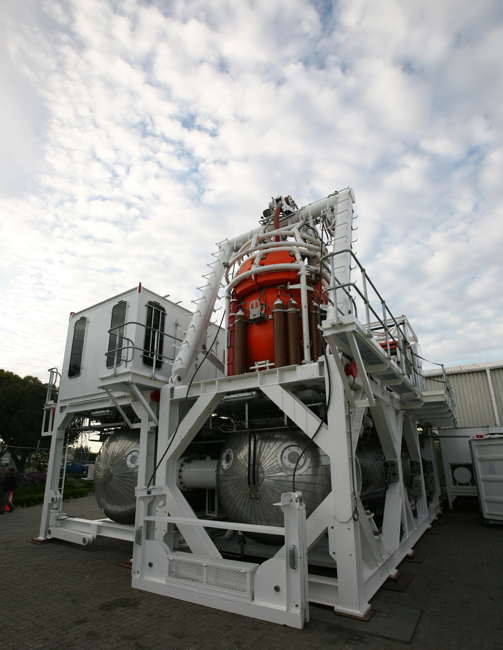 Singaporean Vessels Equipped With Saturation Diving Gear Sea Technology ...