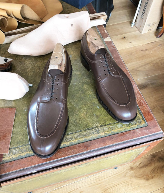 Guide - Types of apron front and split toe seams - Shoegazing.com