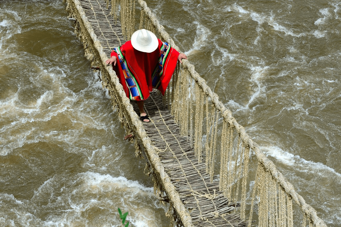 Peru’s Incan Rope Bridges Are Hanging by a Thread – The Silverback Digest