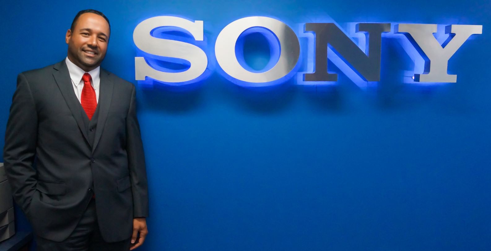 El primer puertorriqueño en la presidencia de Sony - Sin Comillas
