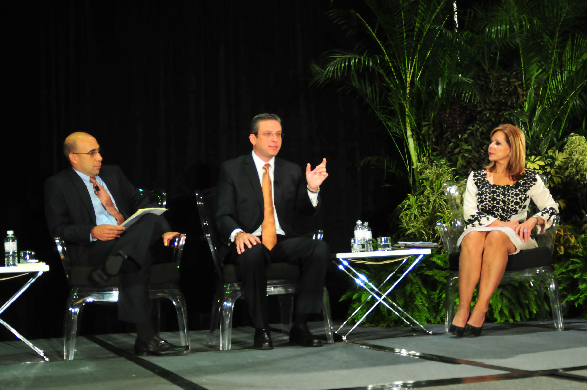 Opinión: Un conversatorio con poco diálogo - Sin Comillas