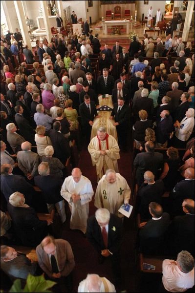 OVER 1500 FRIENDS, FAMILY AND FANS GATHER AS TOMMY MAKEM IS LAID TO ...