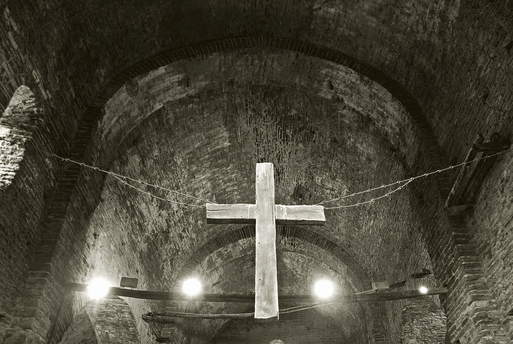 Monestir de Sant Pere de Casserres | Catalan cross | PhotoDelusions