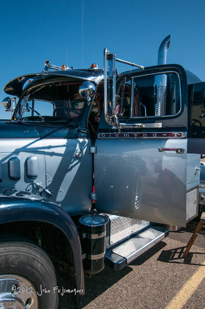 Diamond T Semi | The Stentorian Image