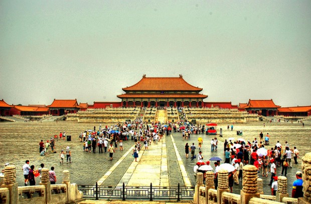 Top 20 Tourist Attractions in China You Must Visit – red maleta