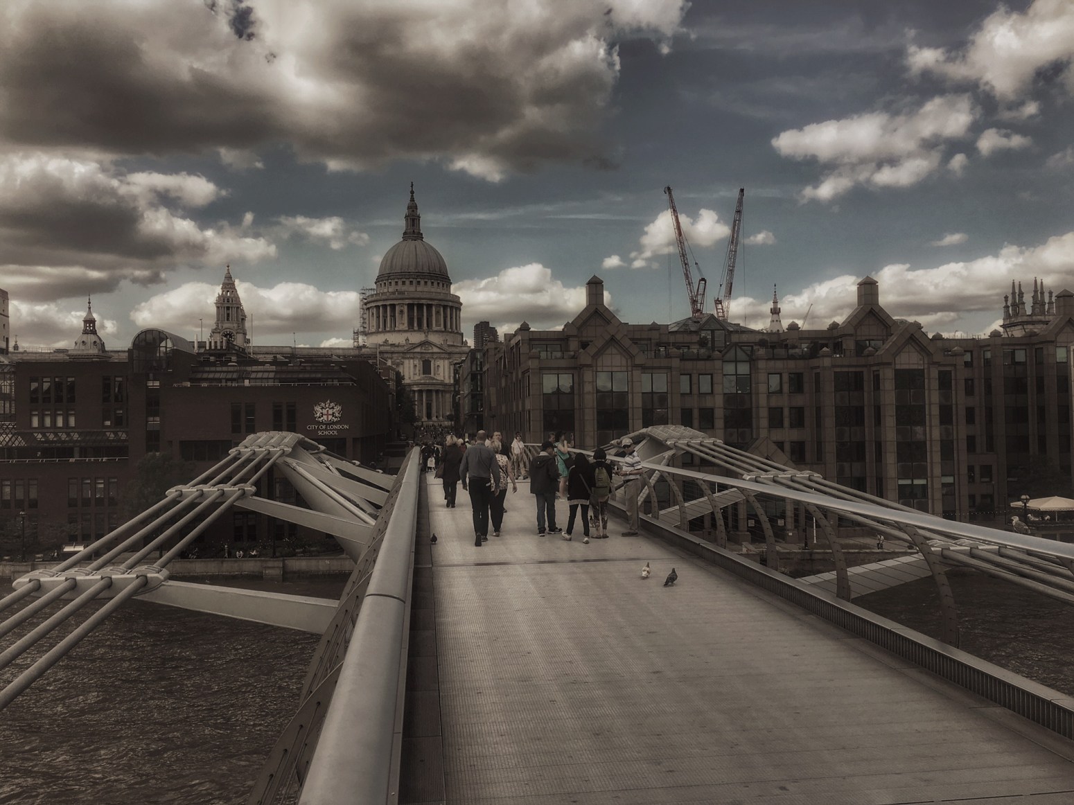 Millennium Bridge - StrikeFans.com