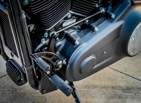 Street Bob (FXBB, FXBBS) & Low Rider (FXLR, FXLRS) Forward Control Kit ...