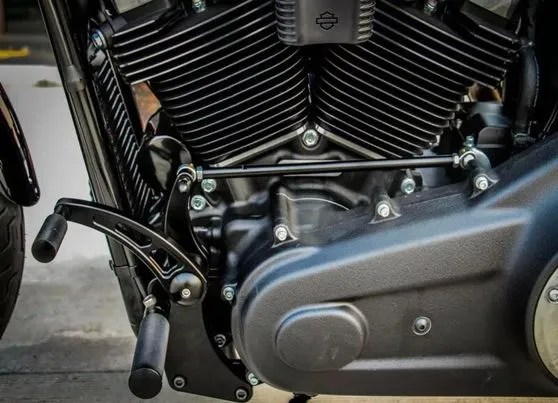 Street Bob (FXBB, FXBBS) & Low Rider (FXLR, FXLRS) Forward Control Kit ...