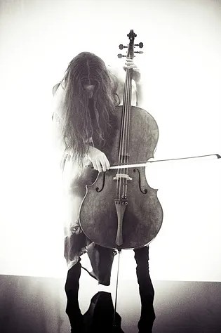 Cellist Maya Beiser Premieres New Cello Concerto with DSO | Strings ...