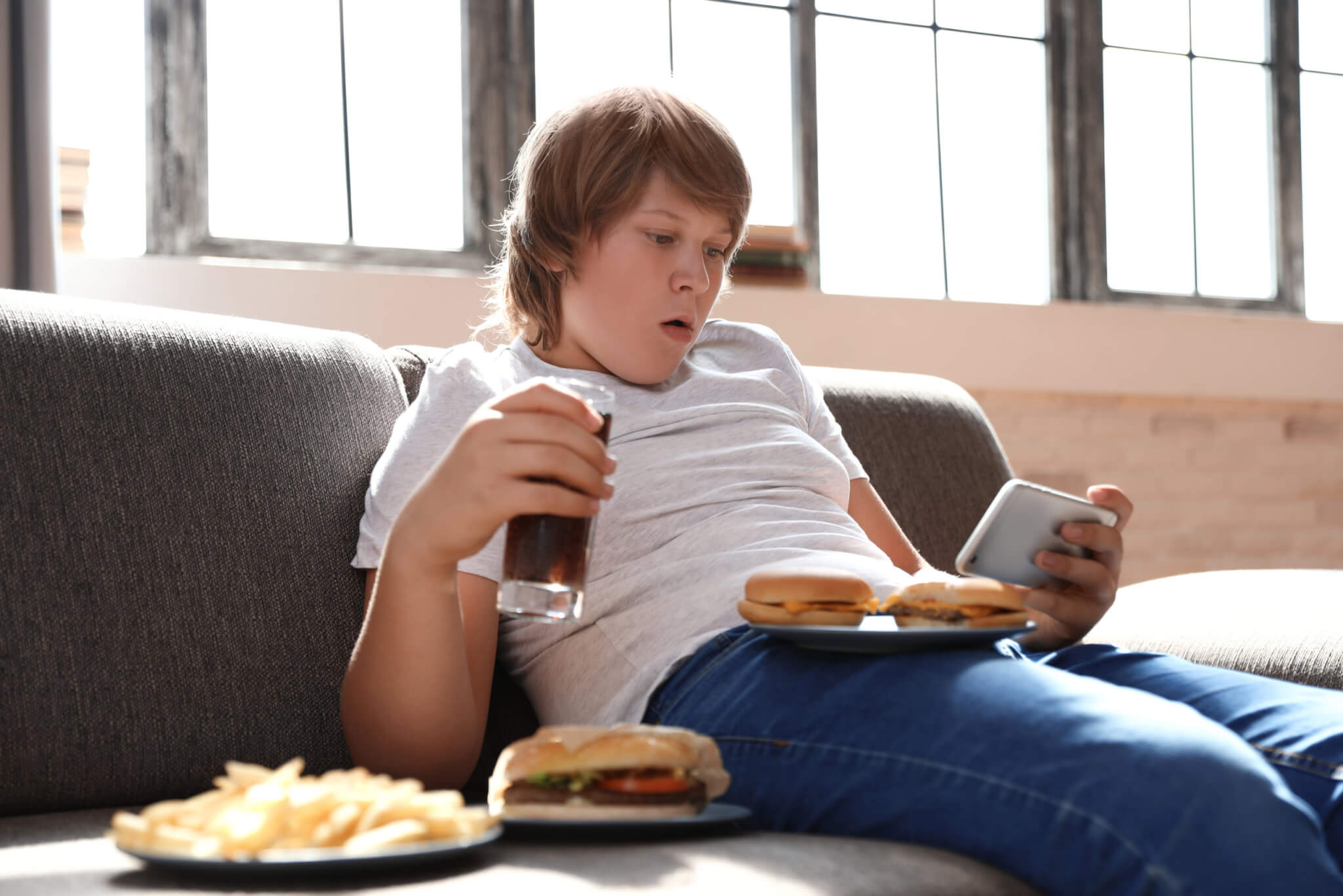 Smartphone-obsessed teens consume fewer vegetables, 'mindlessly' eat ...