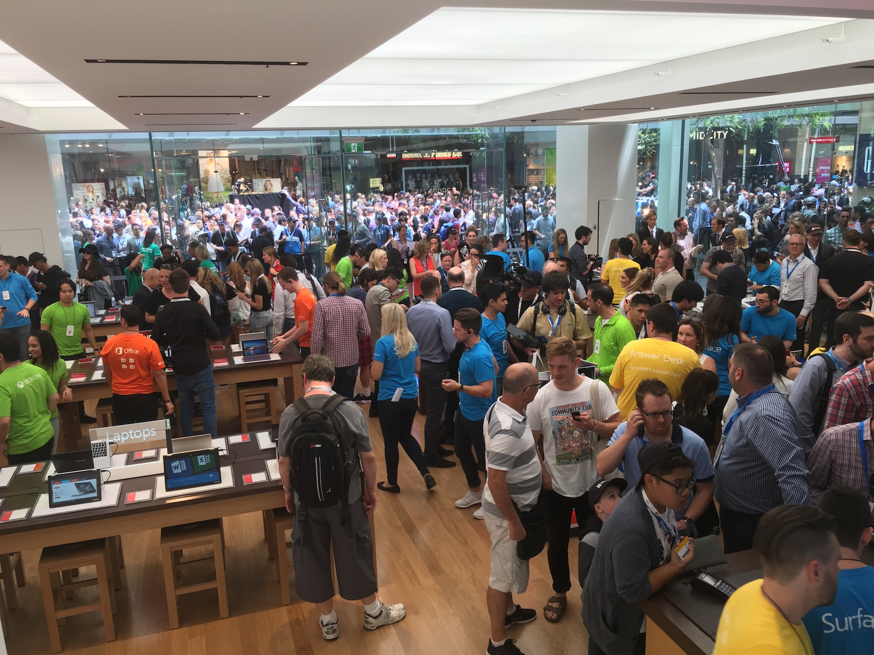 Microsoft opens Sydney store to much fanfare - techAU