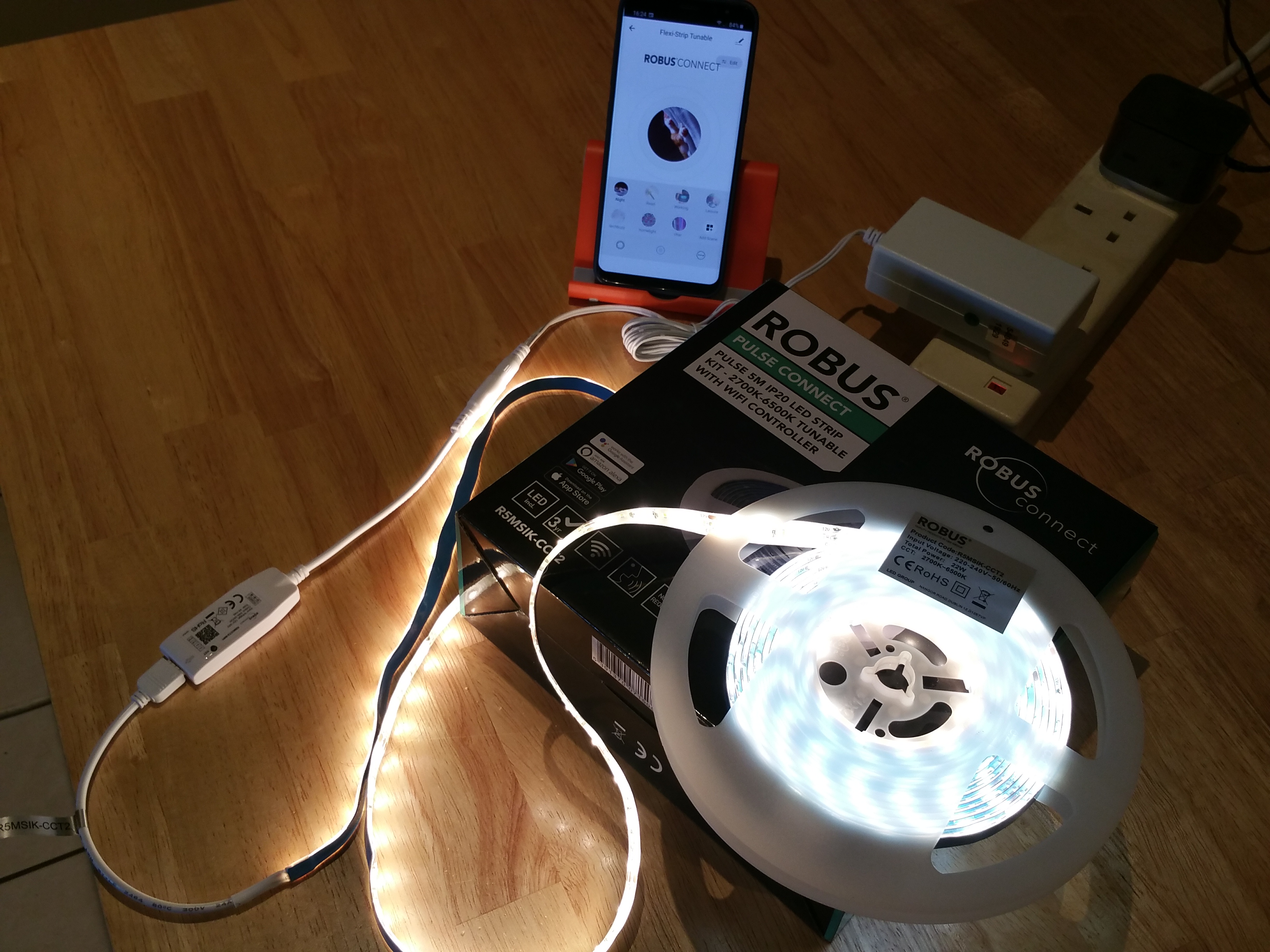 Review - Robus GLS connect smartbulb and¸5M IP20 LED Stripkit - 2700K ...