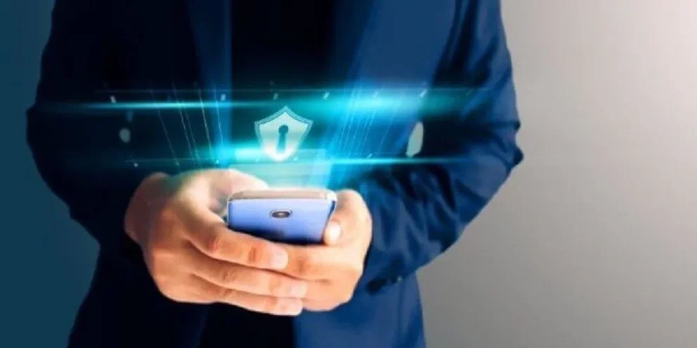 Представлен российский защищённый смартфон для военных и спецслужб на ...