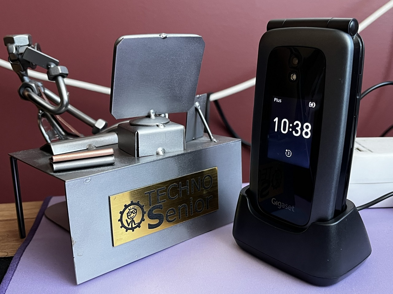 Test Gigaset GL7 - klapka feature phone 4G z KaiOS - TECHNOSenior