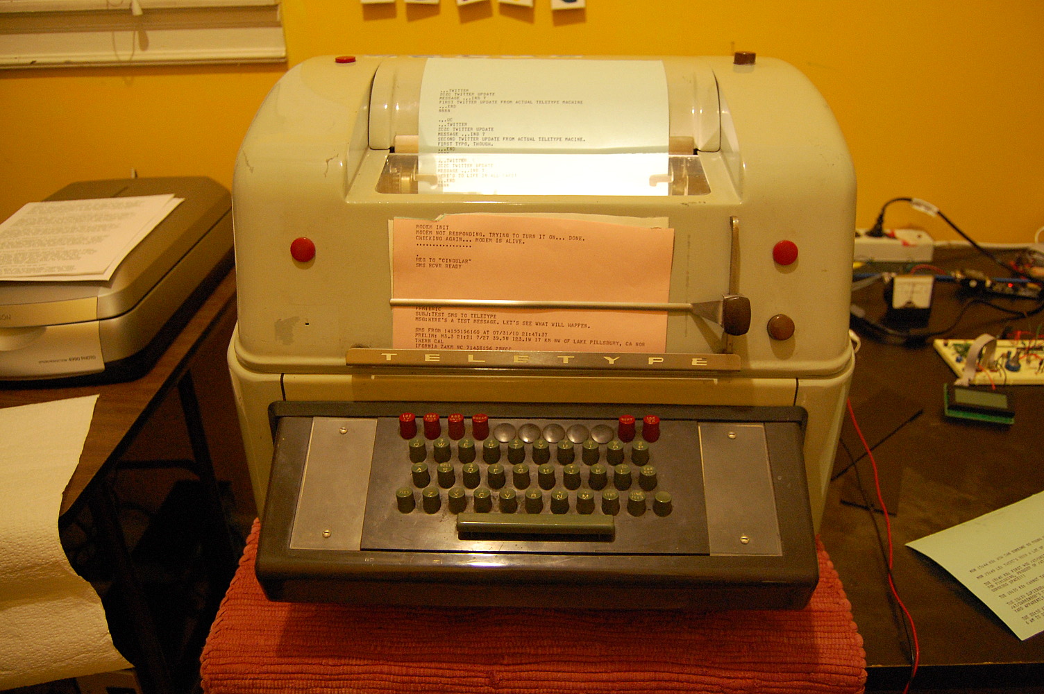 Teletweety – Mechanical Teletype doing Twitter | With Varying Frequency ...