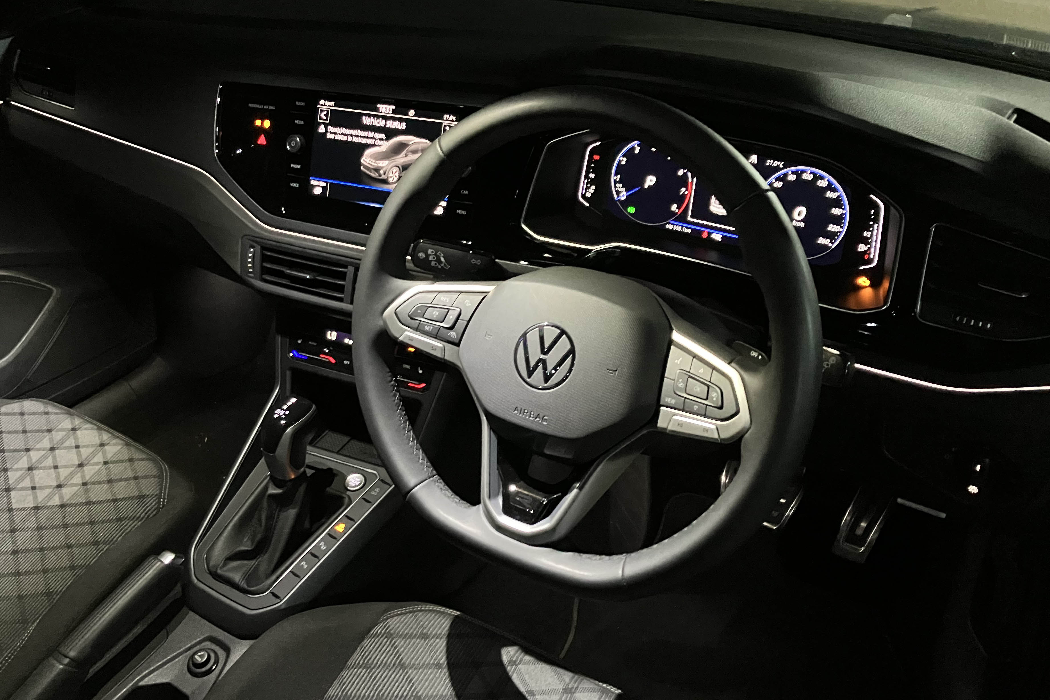 SEXY, SLEEK SLUGGARD. GROVELLING WITH TAIGO R - Auto.