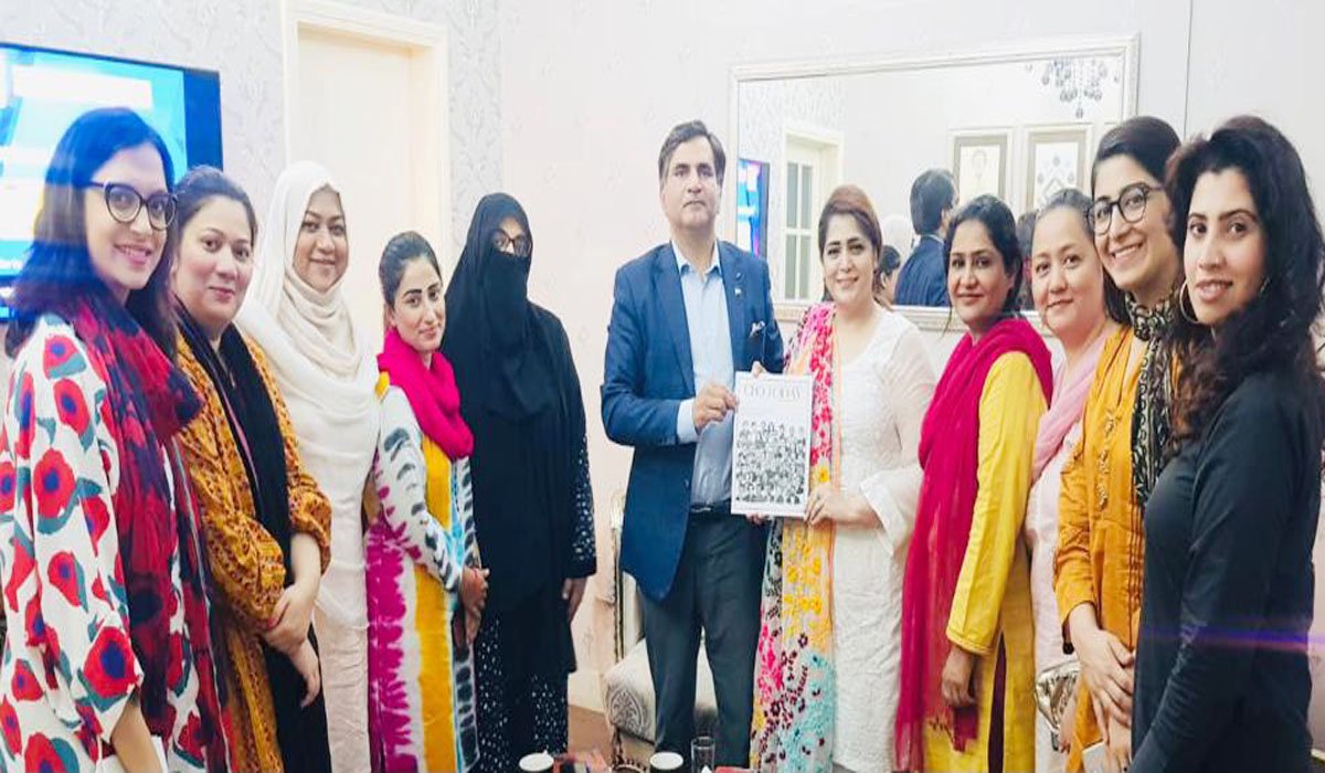 Syeda Raafia Mamujee is honoured as the first Pakistani Textile Designer.