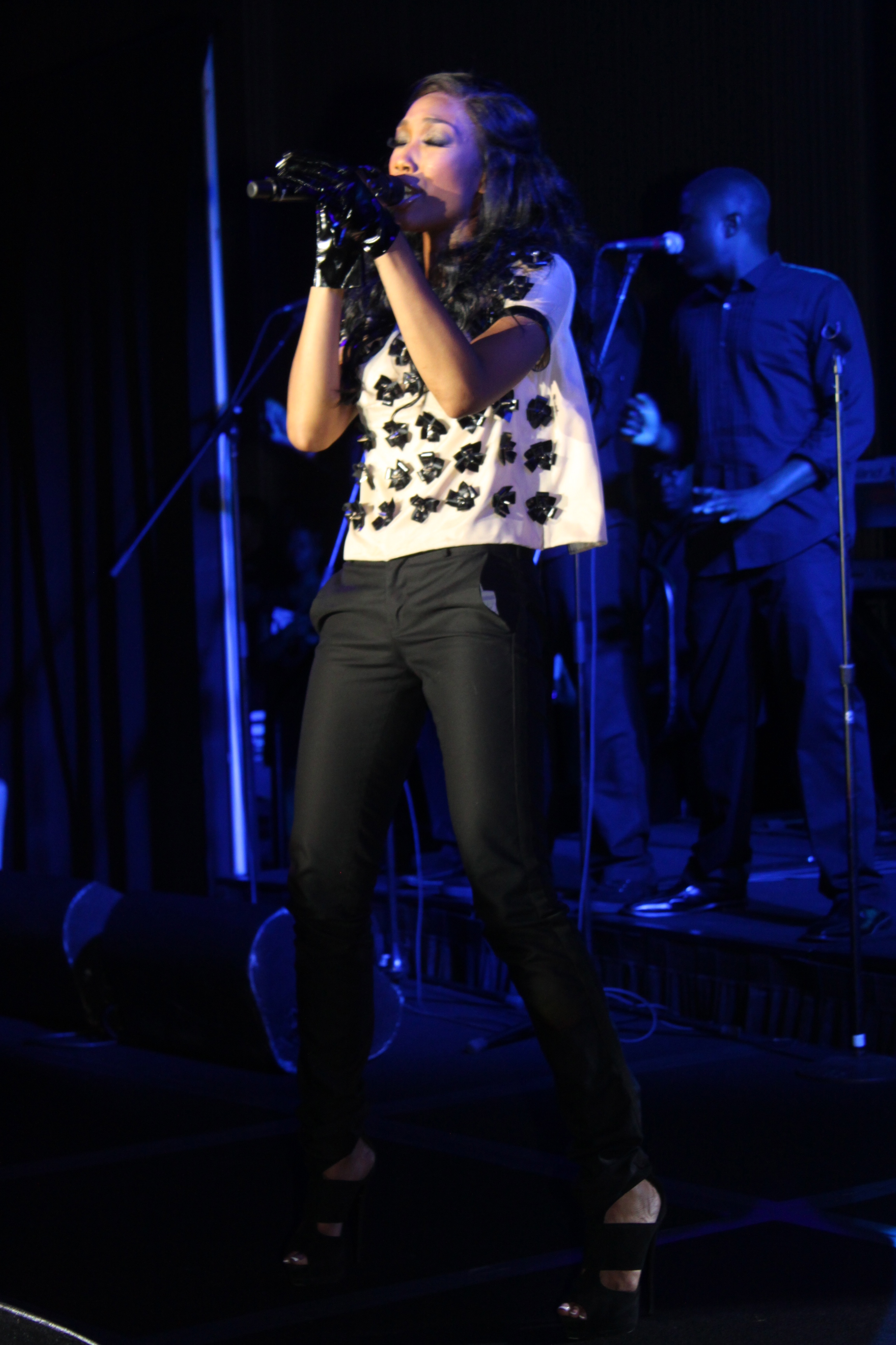 The Brandy Blog! News: Brandy & Monica perform for Atlanta V103 Radio ...