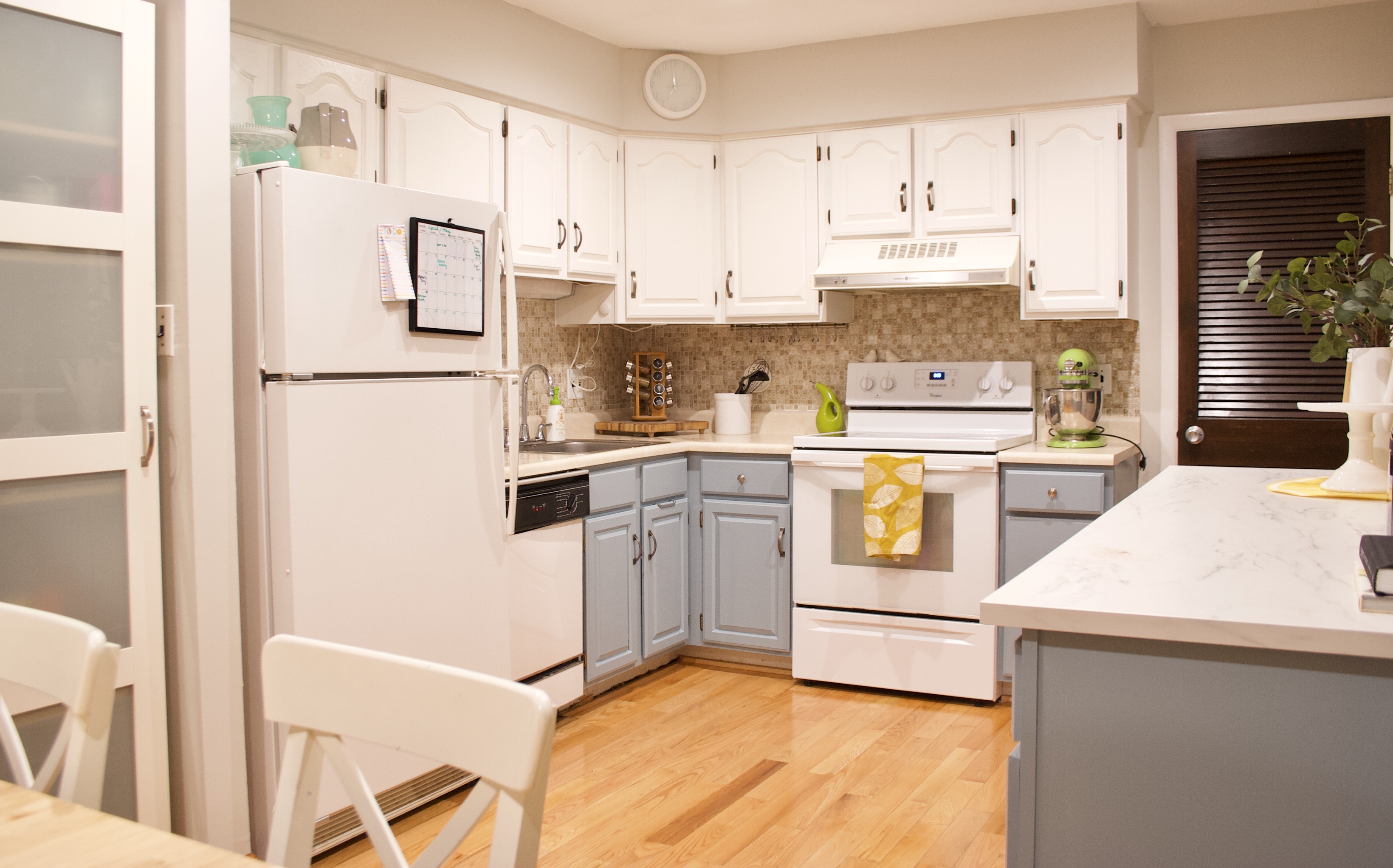 How to Paint your Kitchen Cabinets – Mom by Design