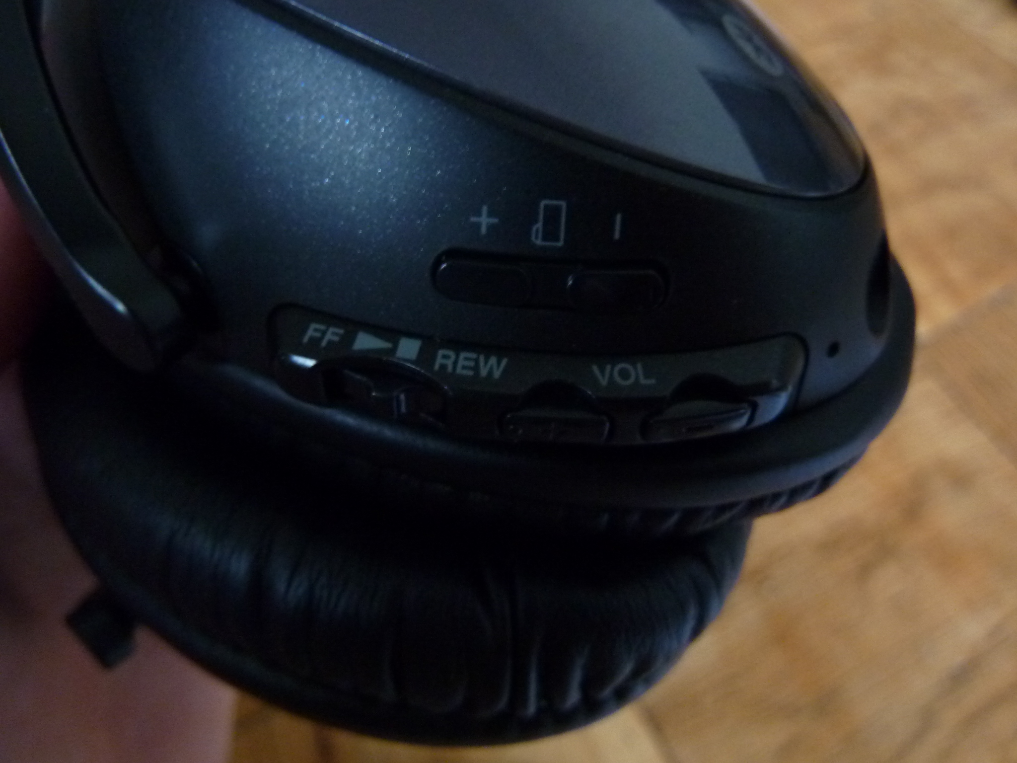 Sony DR-BT50 Stereo Bluetooth Headphones Review « TheONbutton Durham ...