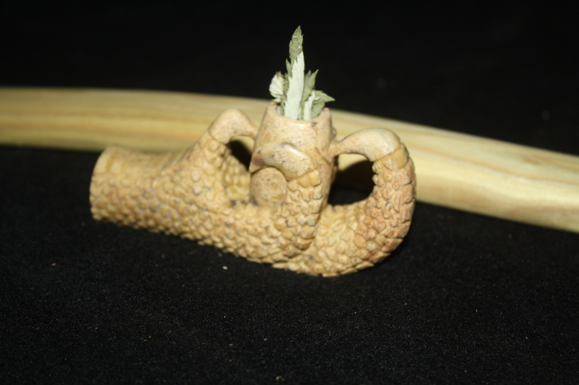 Rare Yellow Pipestone Eagle Claw Pipe w/ Matching Sumac Stem – Lakota ...