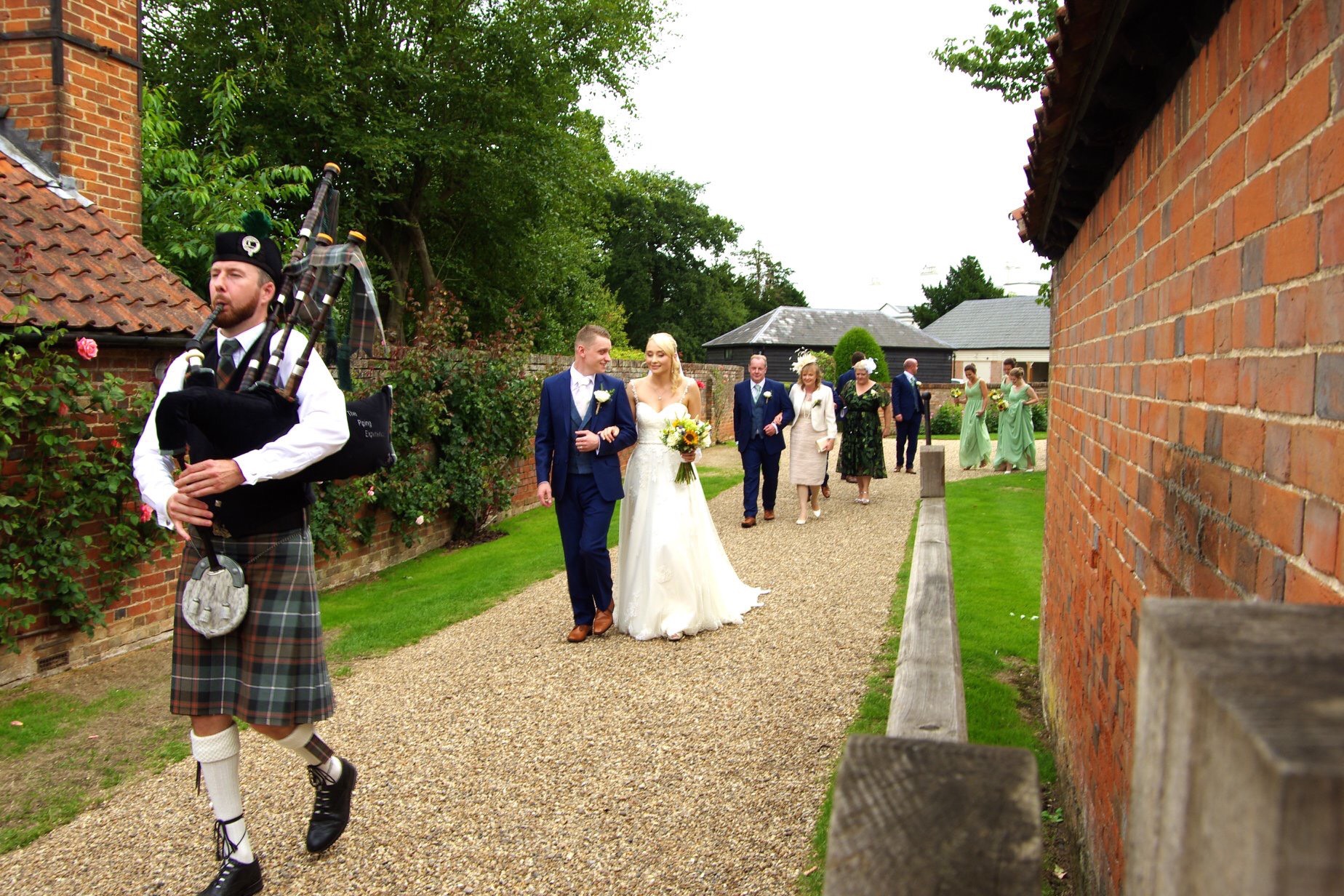 Images - Traditional Highland Piper for Hire | TPE