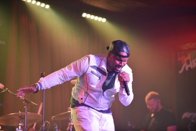 avant-singing-shades