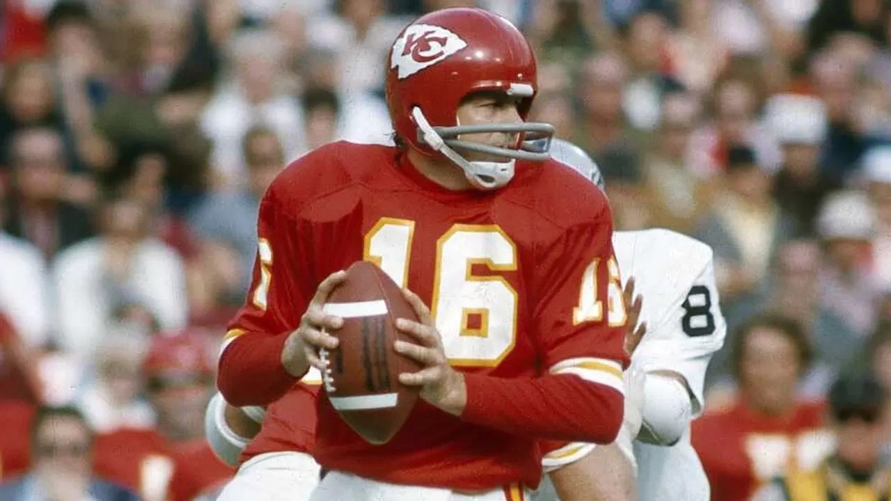 Hall Of Fame Quarterback Len Dawson Dies At Age 87 | The Sporting Base