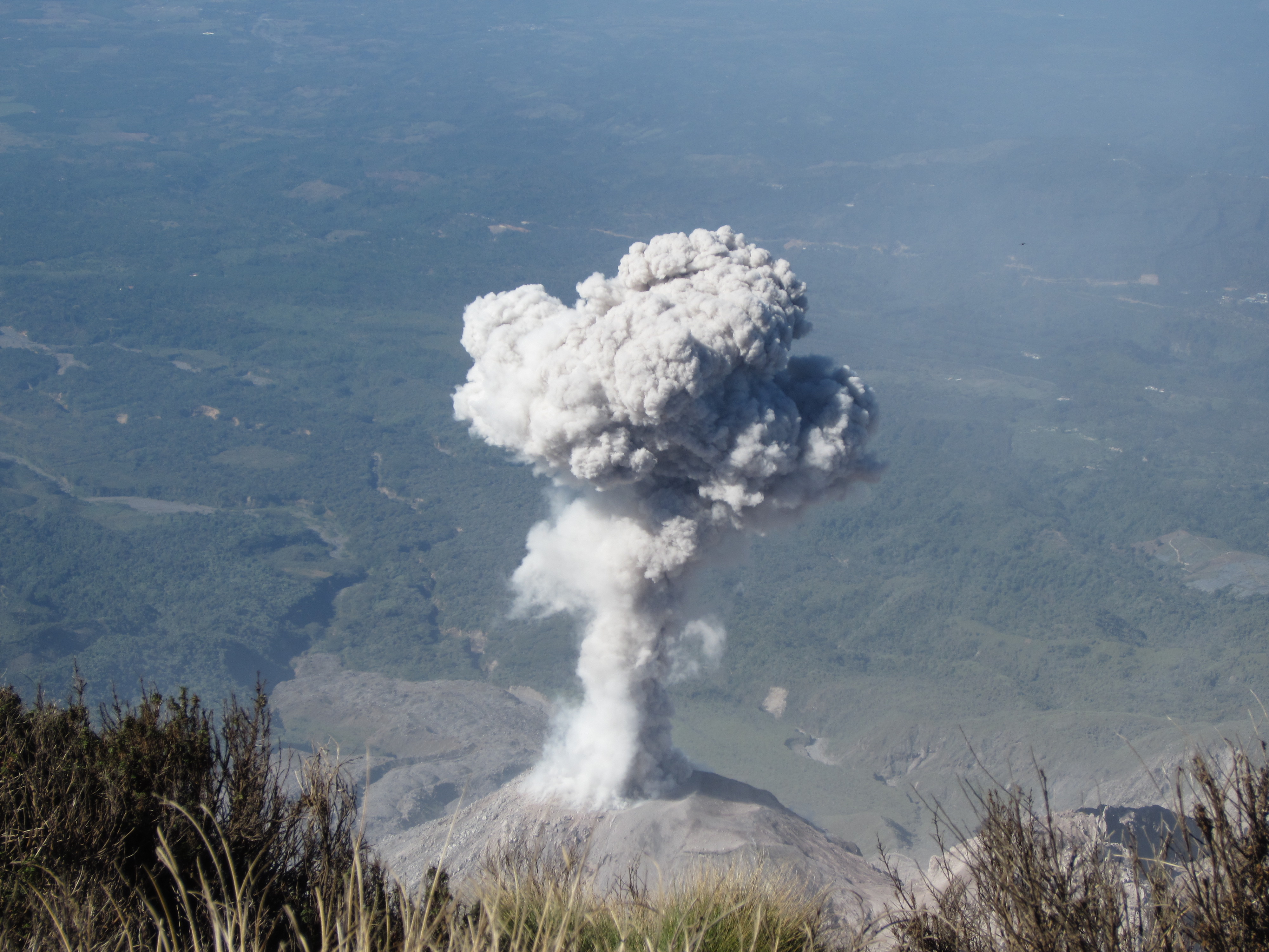 Watching a live volcanic eruption from my perch atop Santa Maria ...