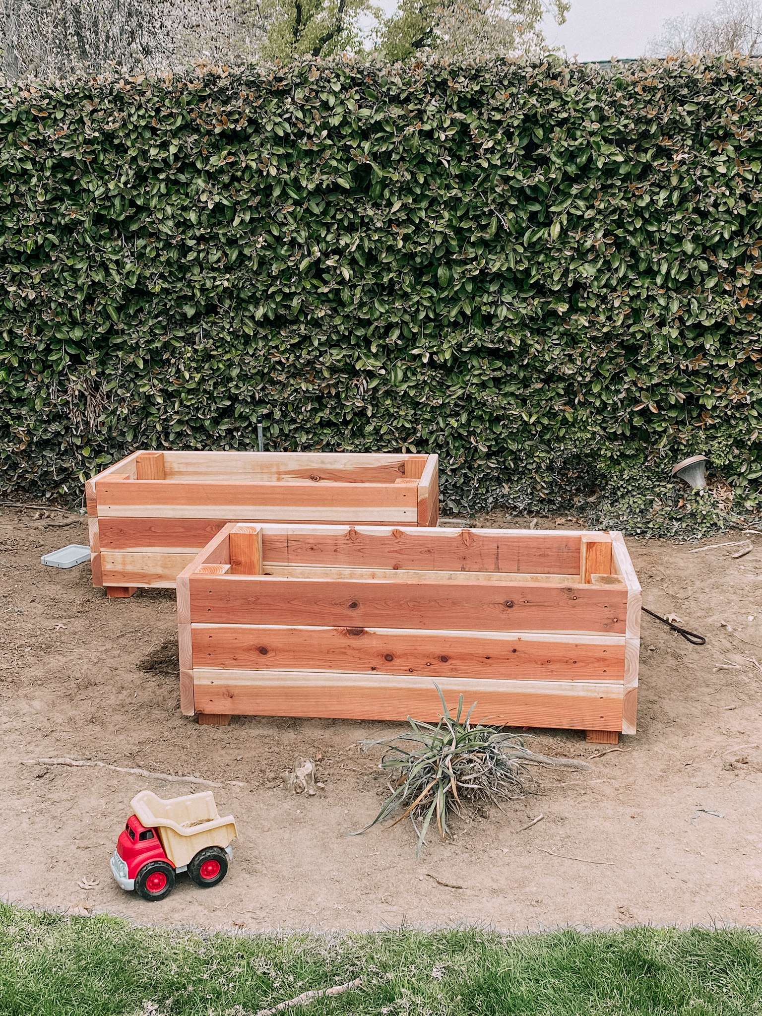 EASY DIY GARDEN BOX – This Rustic Soul