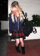 Avril Lavigne – Legs In Mini Skirt | ..::::HOTZONE:::..