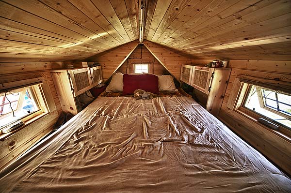 A Tiny Little House all made of Wood – with Everything You Need. | MK ...