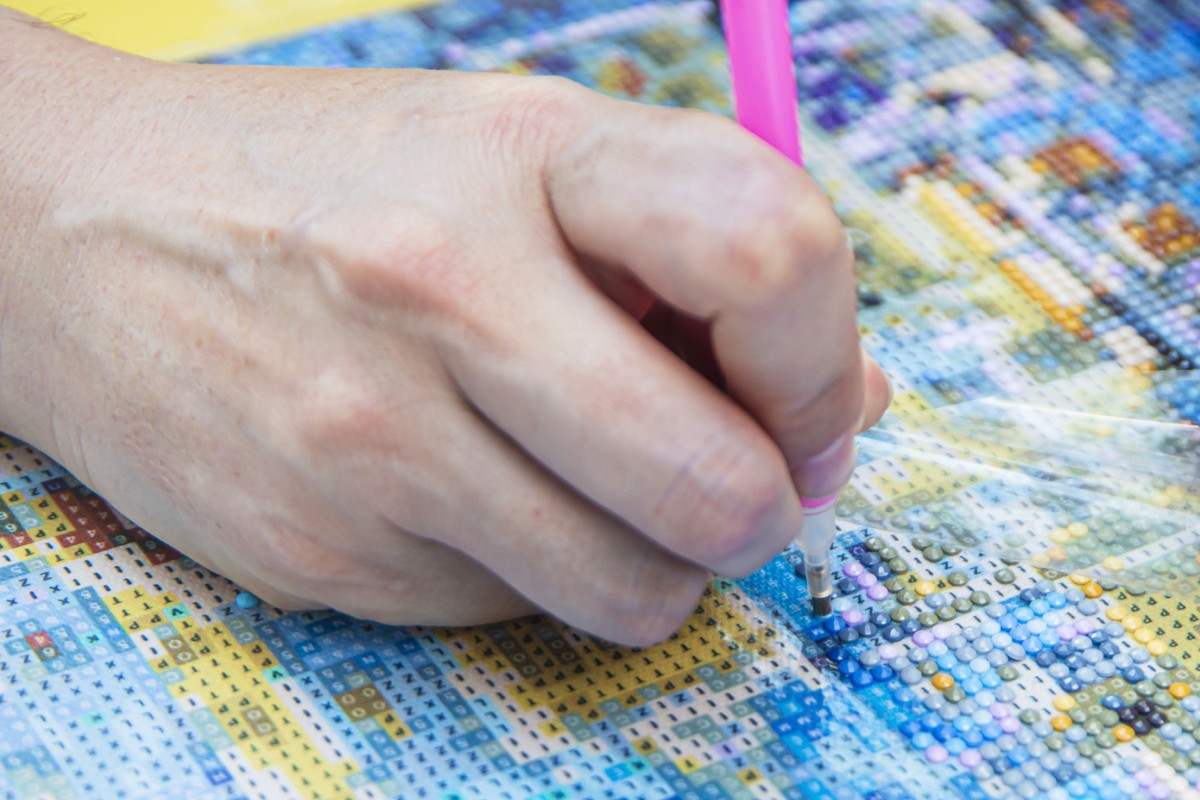 Essential diamond painting tools: A complete guide (2025)