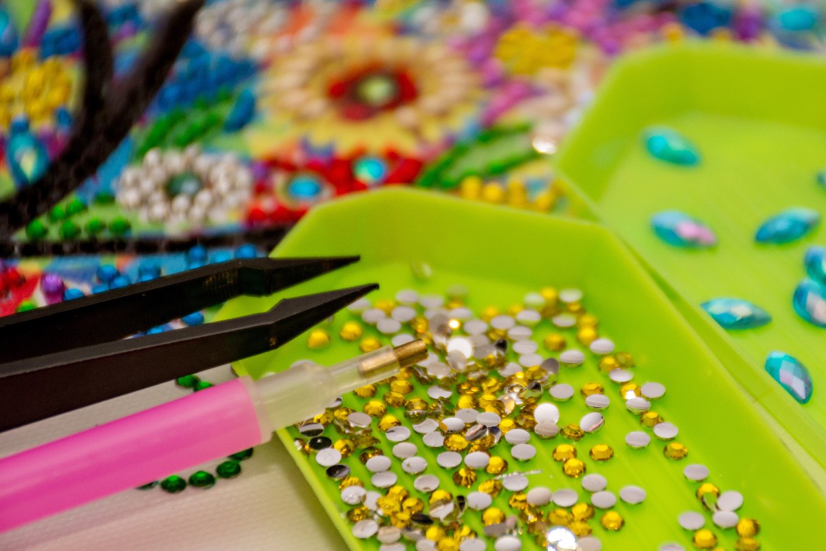 Essential diamond painting tools: A complete guide (2025)