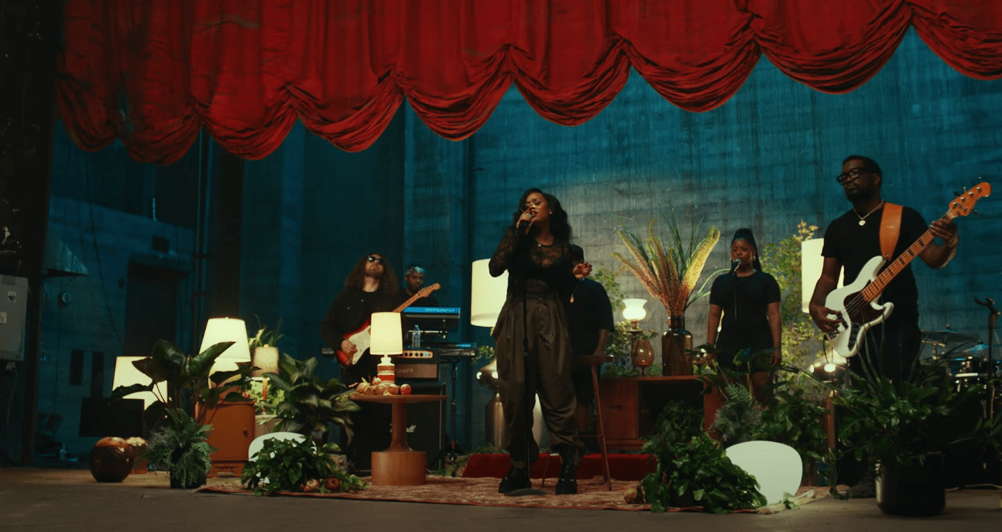 H.E.R. y Cardiak reinterpretan un clásico ochentero en "Damage" » Trackzion