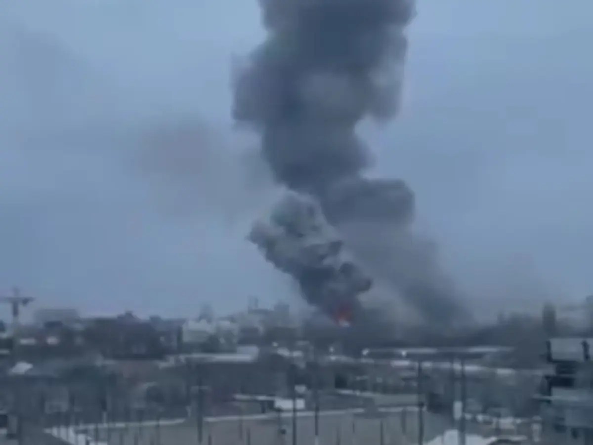 BREAKING - Aircraft Plant Housing An-225 Body Under Fire - Travel Radar
