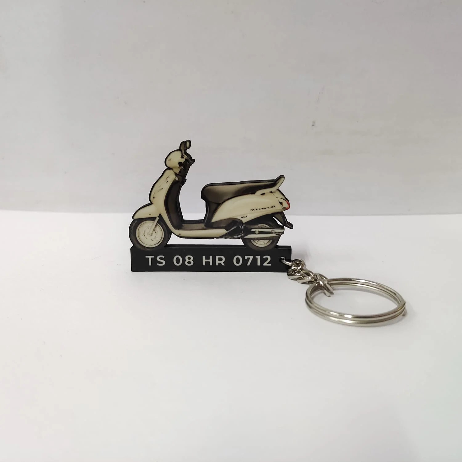Best Access 125 White Custom Wooden Keychain. - Tredzo