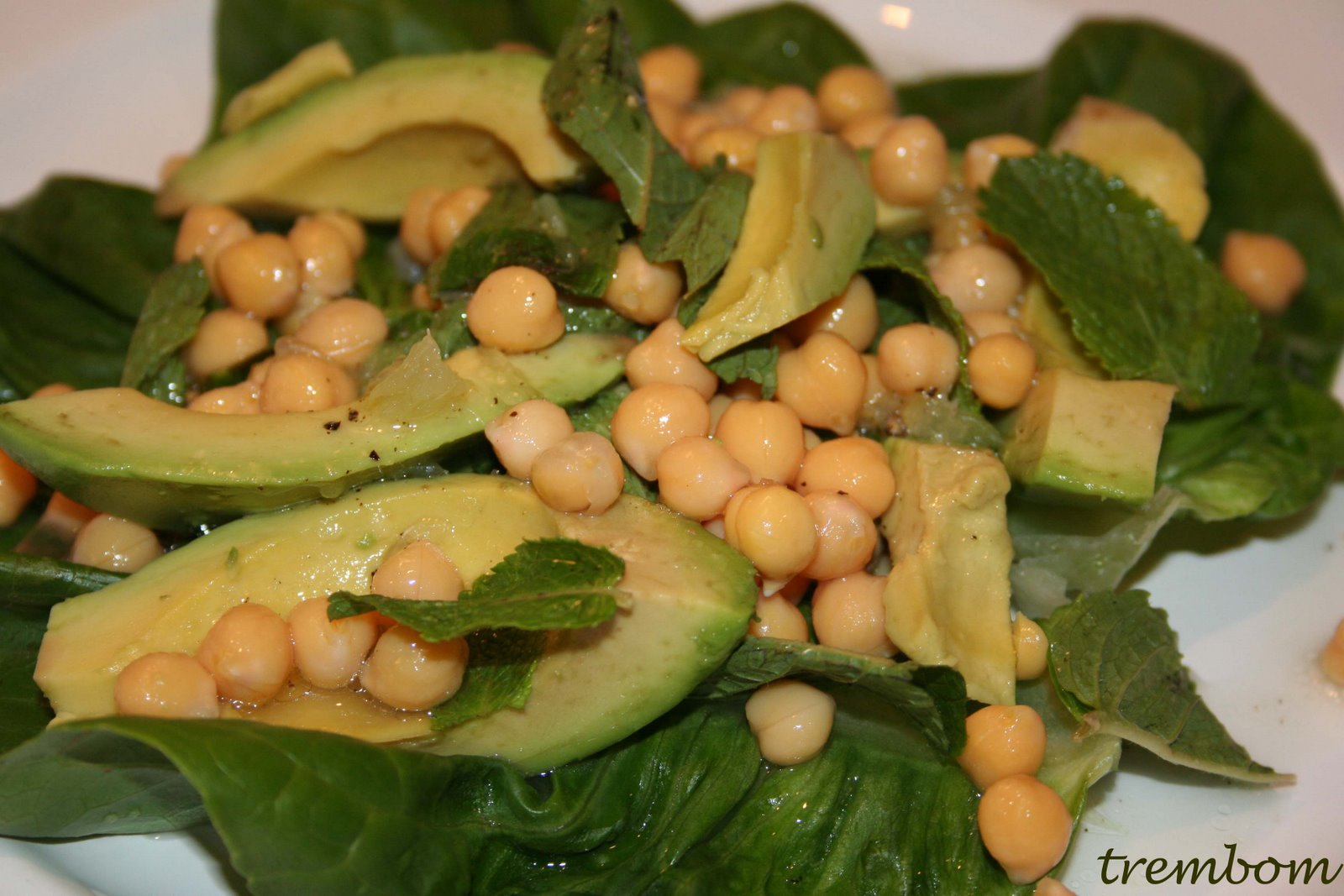 Salada de abacate e grão-de-bico | Trem Bom