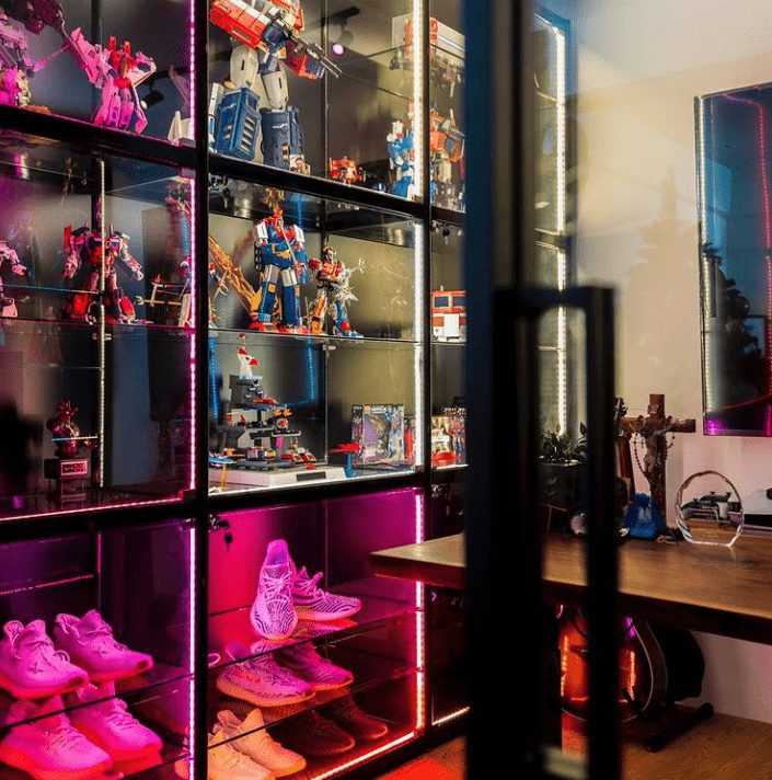 Showcase Your Trinkets Inspired By These 7 Cool Display Ideas