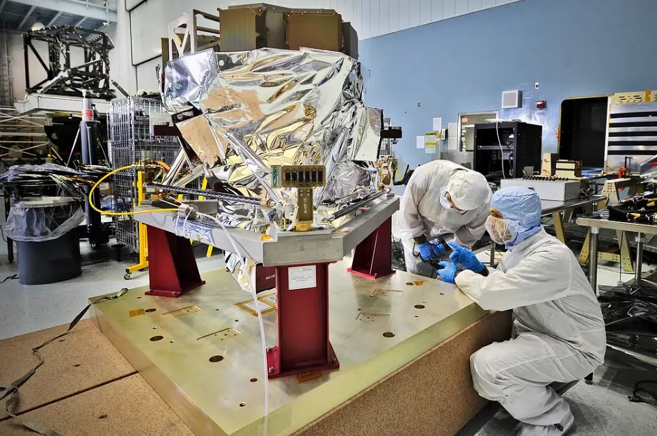 How the MIRI on the James Webb Telescope Is Cooled - Universe Watcher