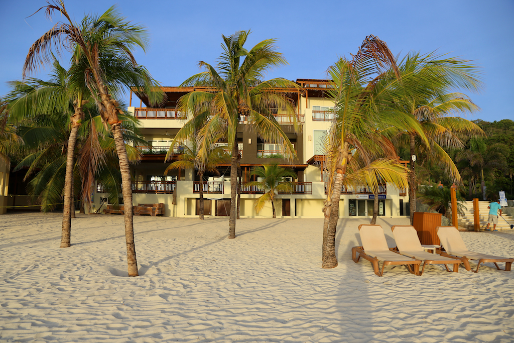 Grand Roatan Caribbean Resort Review - UponArriving