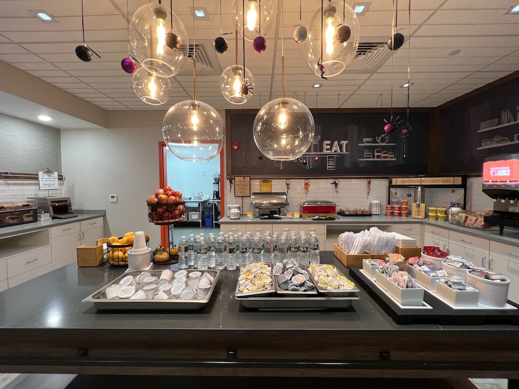 Hampton Inn Salem| Boston Massachusetts Review [2021] - UponArriving