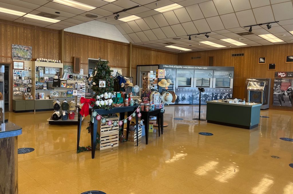 LBJ Ranch Review (What to See) [2022] - UponArriving