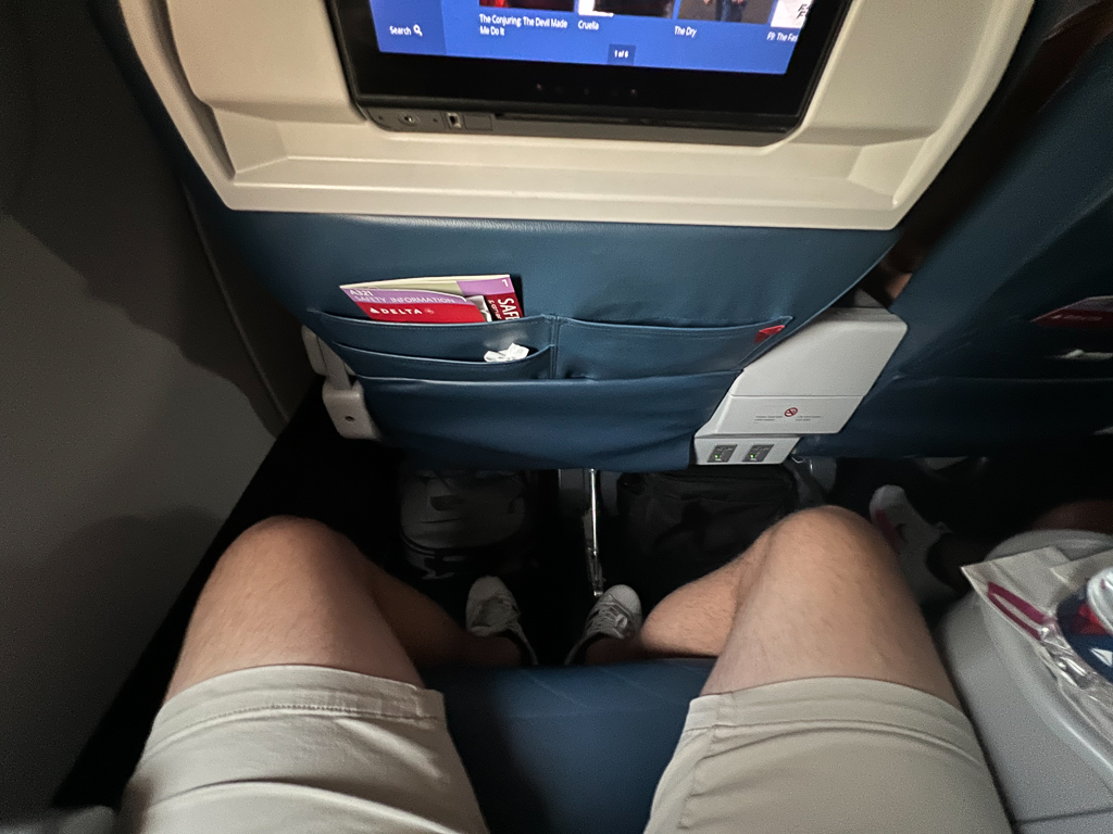 Delta First Class Review (PHX-MSP) A321-200 - UponArriving