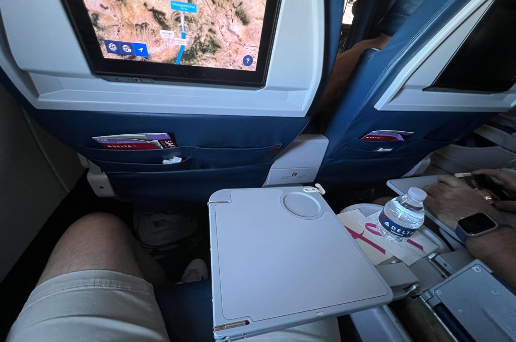 Delta First Class Review (PHX-MSP) A321-200 - UponArriving