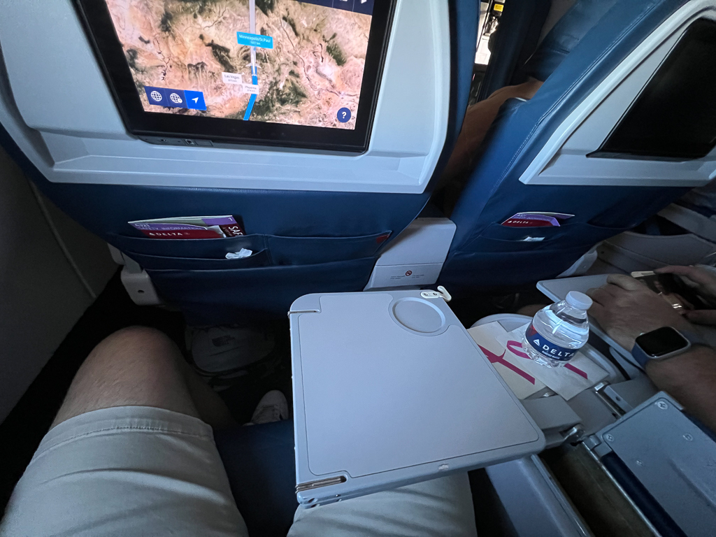 Delta First Class Review (PHX-MSP) A321-200 - UponArriving