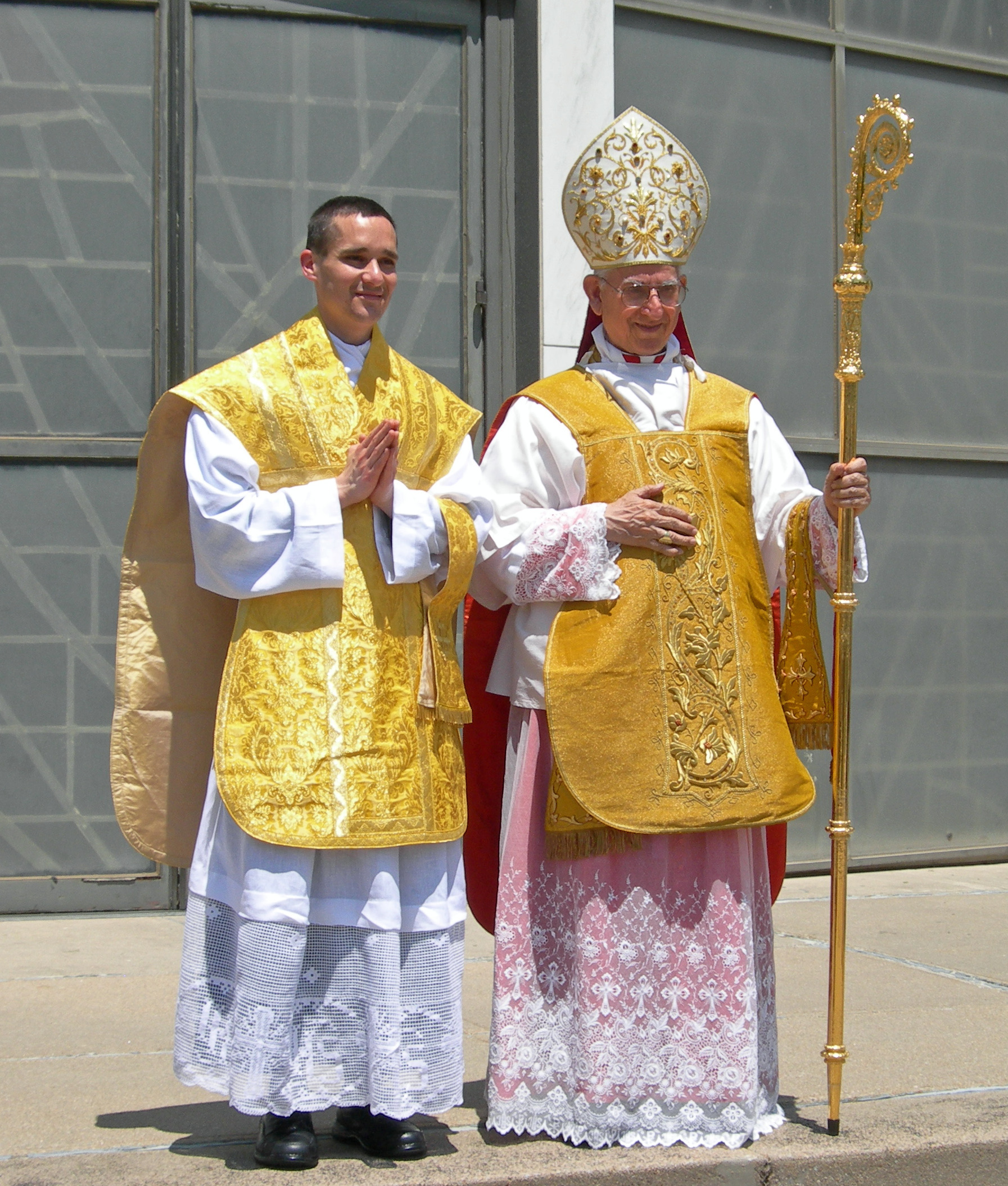 Fr. Jonathan Romanoski | Una Voce Carmel