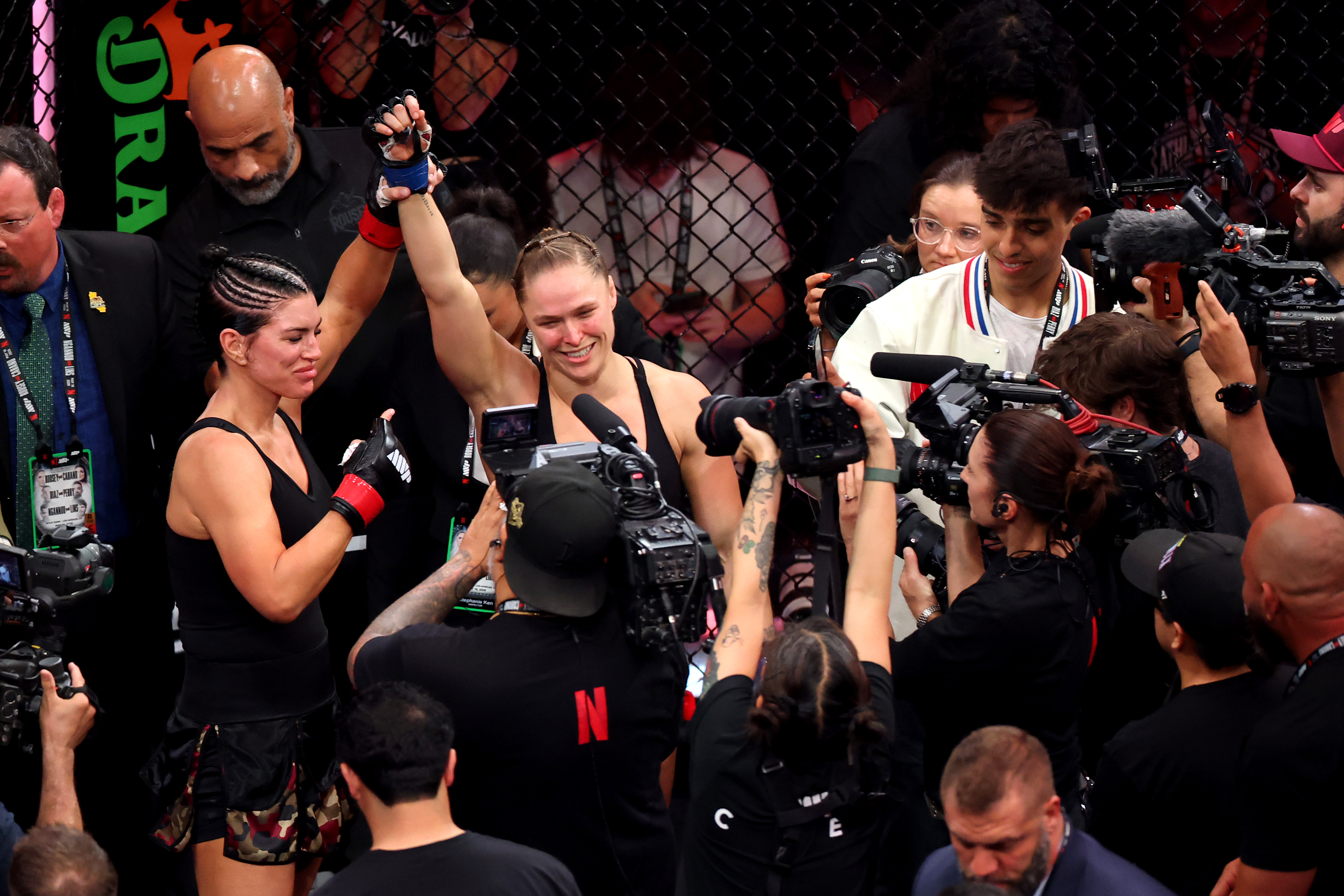 Ronda Rousey Vs Gina Carano Averages 12 4 Million Viewers On Netflix