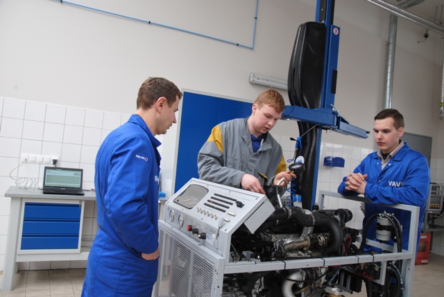 Automobilių mechanikas 440052502 (po 12 klasių)